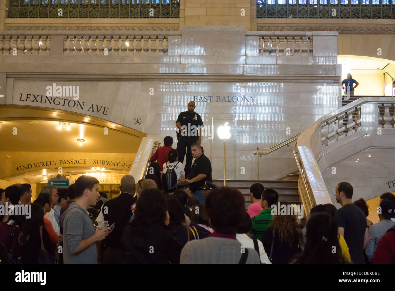 Customers line up to enter the Apple store in Grand Central Terminal as ...