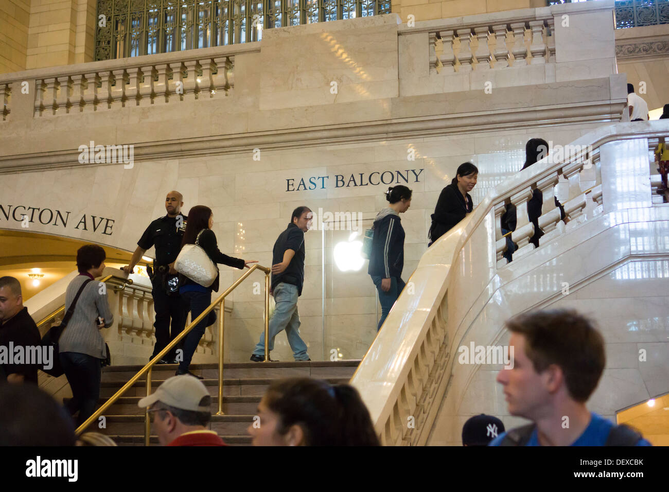 Customers in line purchases hi-res stock photography and images - Alamy