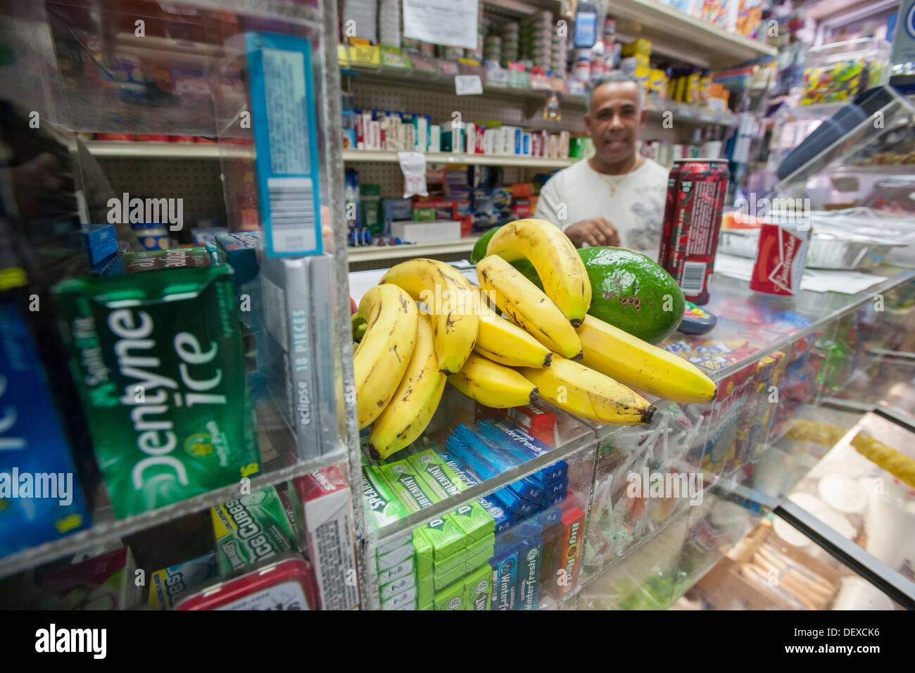 Bronx bodega hi-res stock photography and images - Alamy