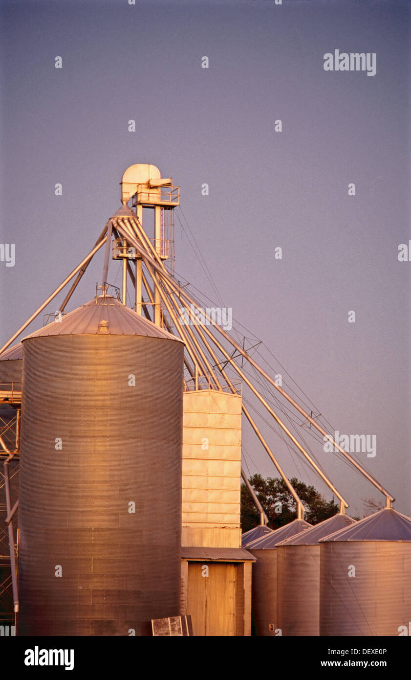 Nebraska grain storage hi-res stock photography and images - Alamy