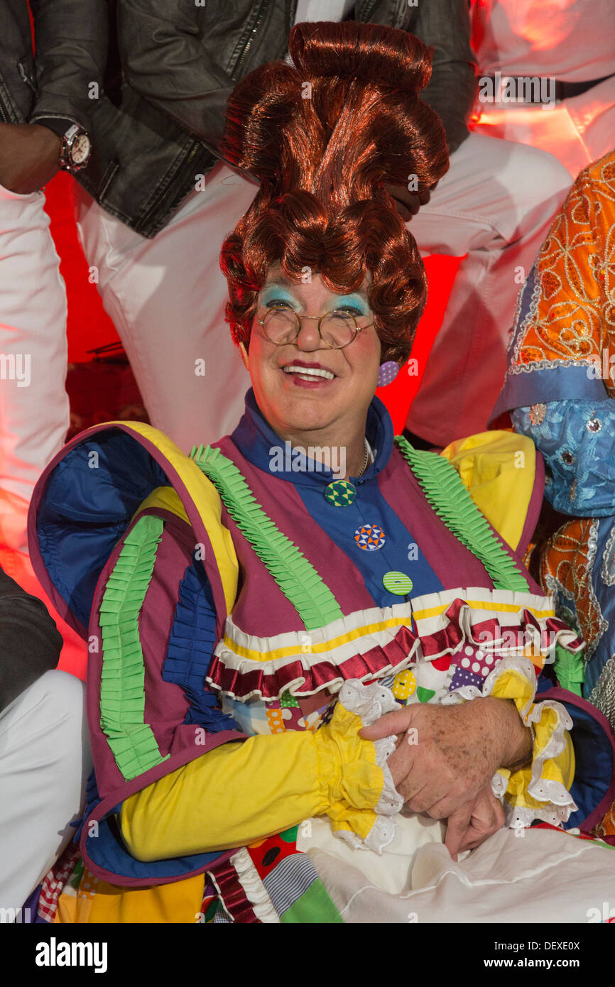 Matthew Kelly, Widow Tankey, Aladdin Christmas Pantomime at the New ...