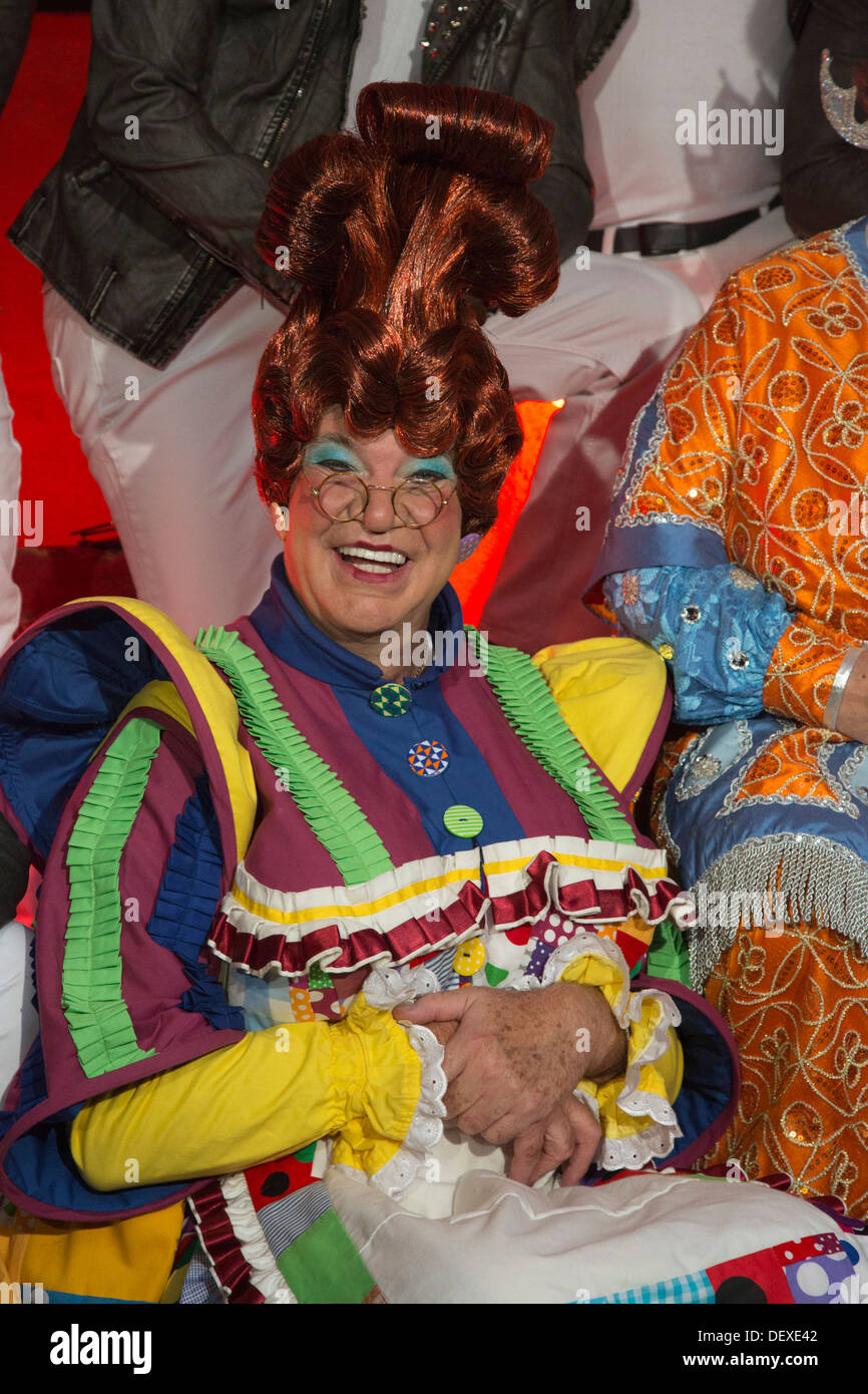 Matthew Kelly as Widow Twankey, Aladdin Christmas Panto at the New ...