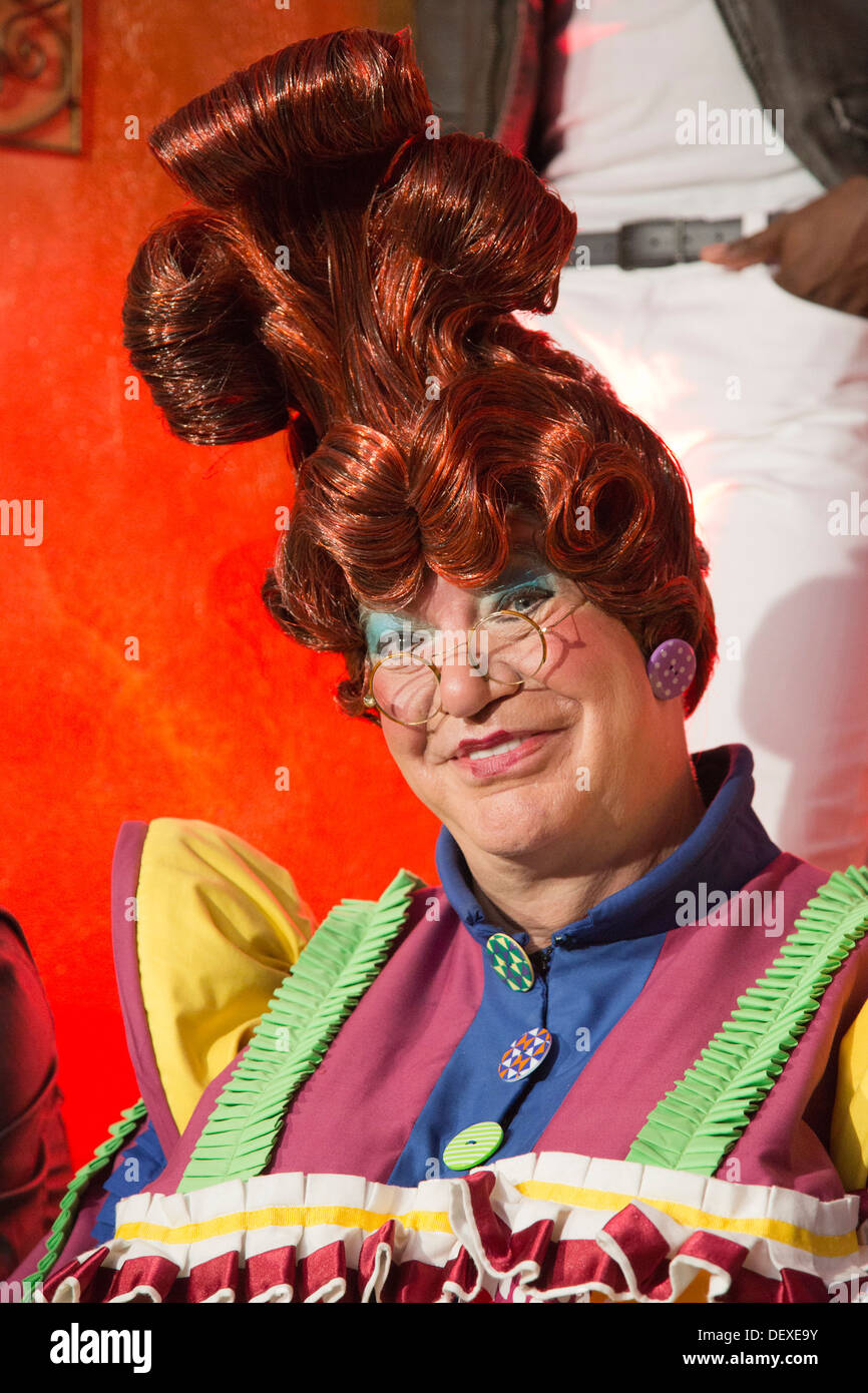 Matthew Kelly as Widow Twankey, Aladdin Christmas Panto at the New ...