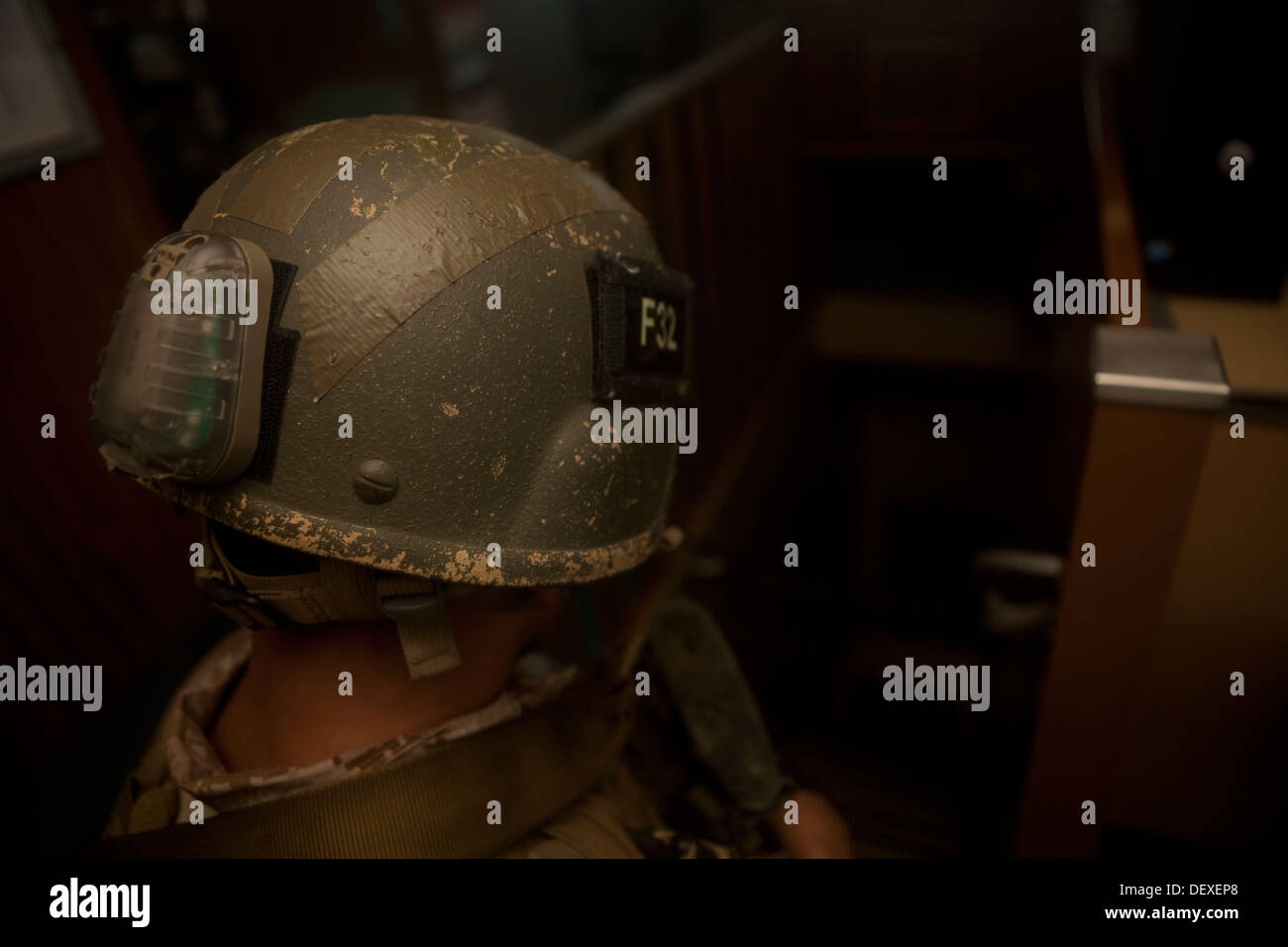U.S. Marines with Force Reconnaissance Platoon, Command Element, 31st ...
