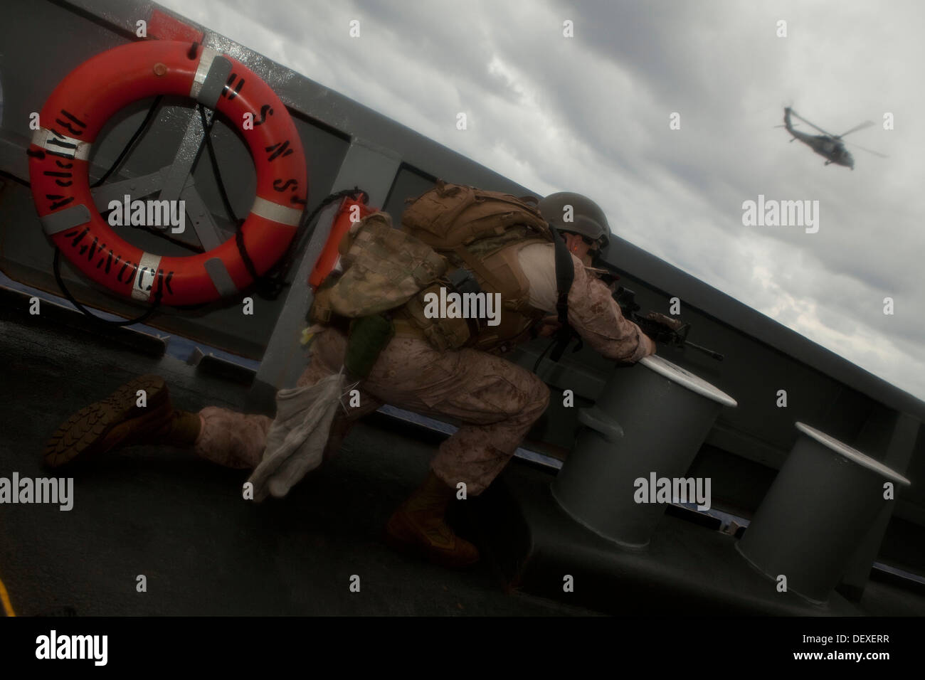 U.S. Marines with Force Reconnaissance Platoon, Command Element, 31st ...