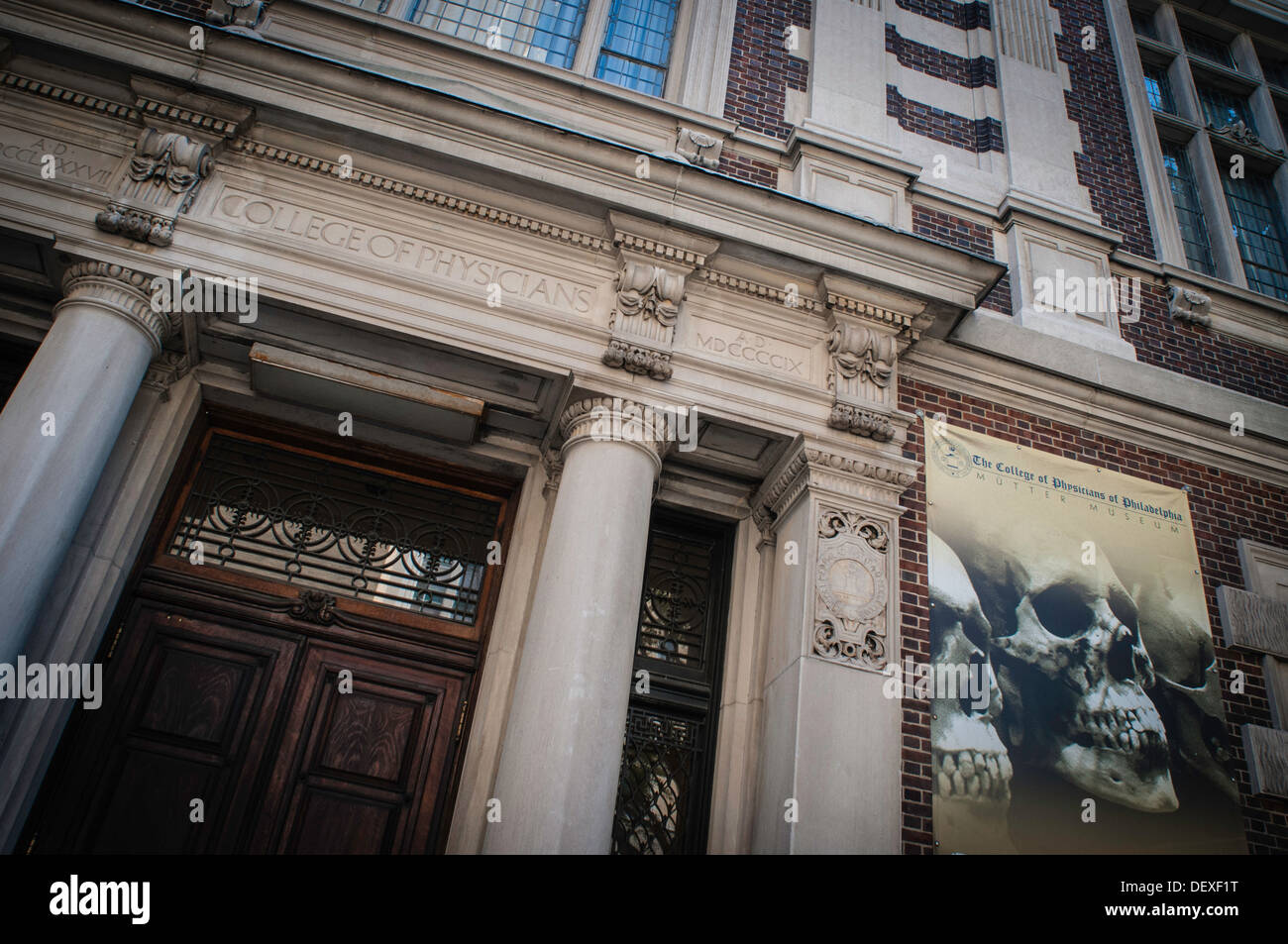 Poster on front building hi-res stock photography and images - Alamy