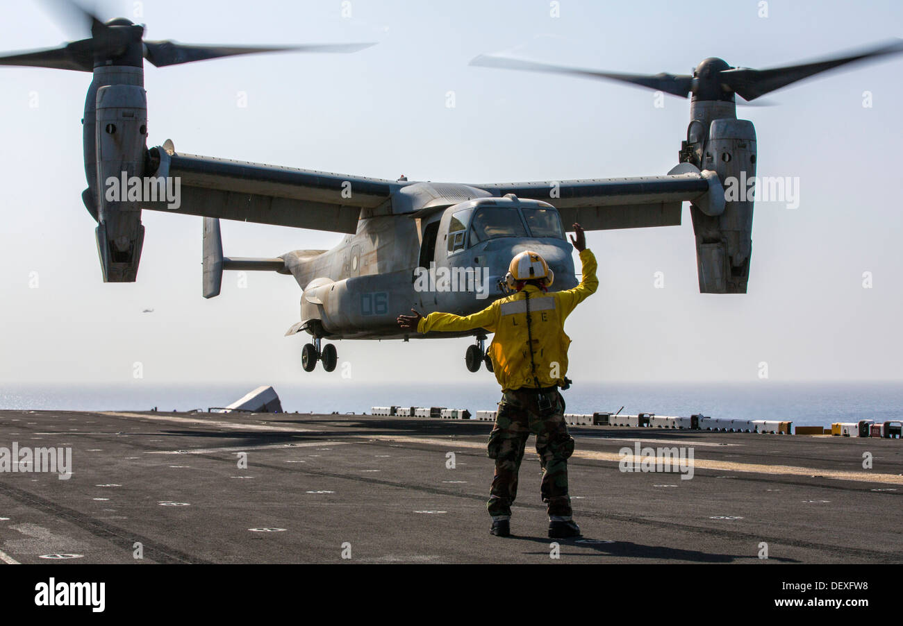 An MV-22B Osprey assigned to Marine Medium Tiltrotor Squadron (VMM) 266 ...