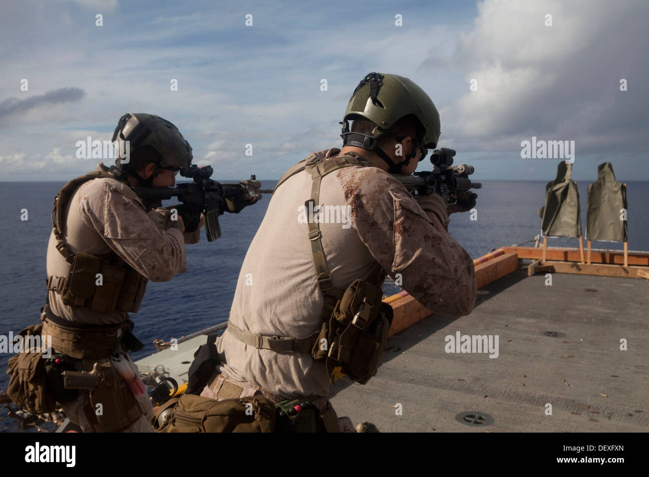 U s marines with amphibious reconnaissance platoon hi-res stock ...
