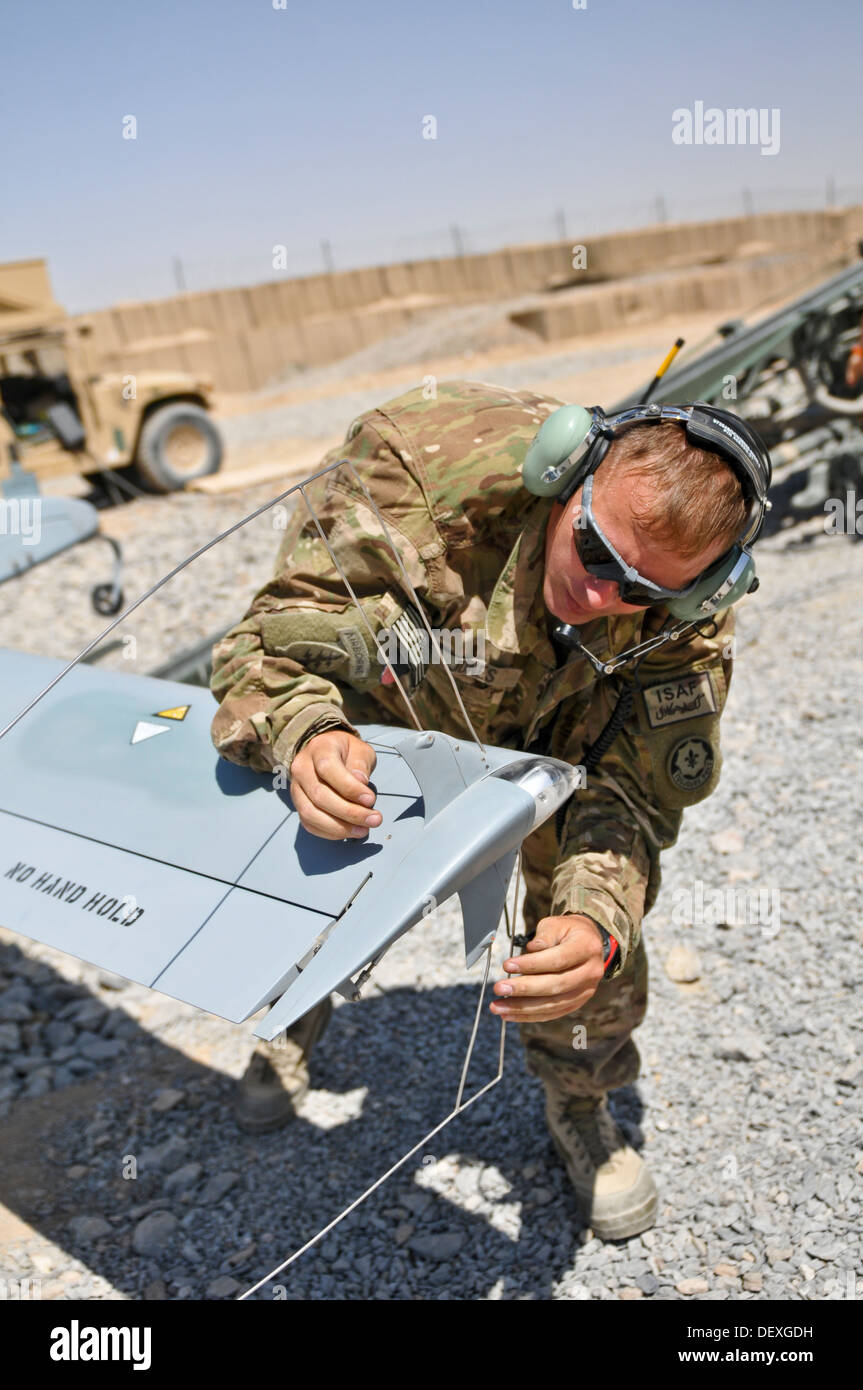 Staff Sgt. Tyronne Jones with Headquarters and Headquarters Troop ...