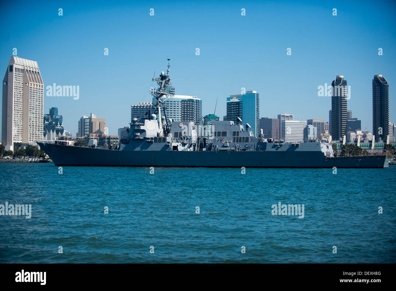 The Arleigh Burke-class guided-missile destroyer USS Pinckney (DDG 91 ...