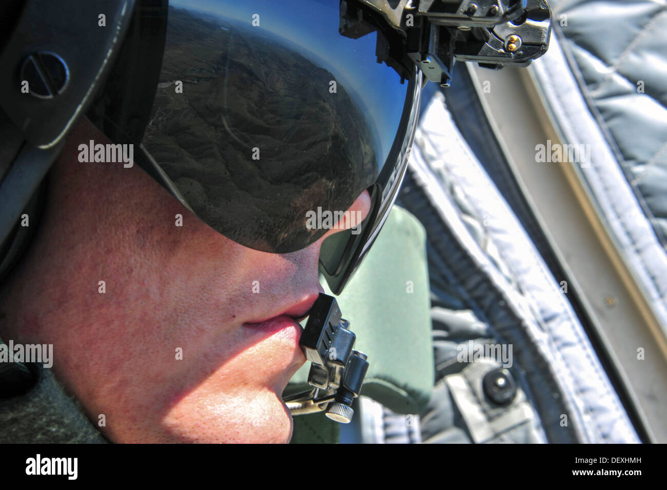 Ch 47 chinook helicopter crew chiefs with the 2nd battalion hi-res ...