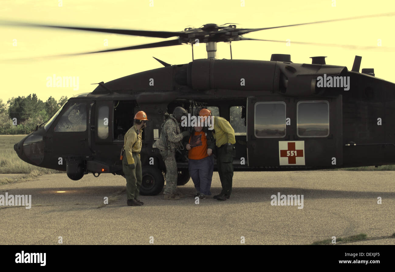 U.S. Soldiers with Charlie Company, 5-159th General Aviation Support ...
