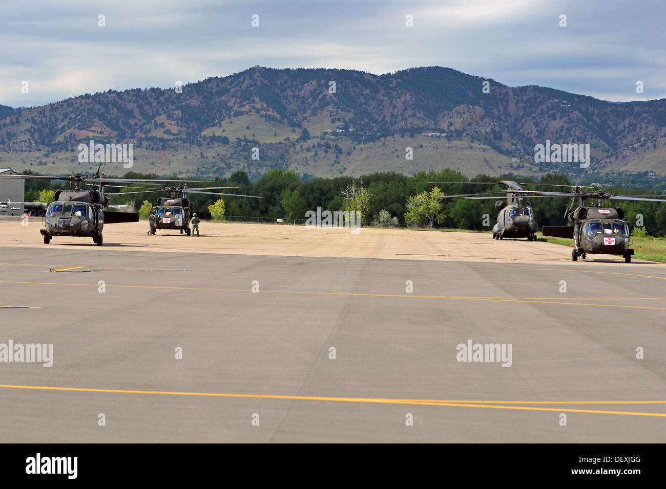 U.S Soldiers with the 2nd General Support Aviation Battalion, 4th ...