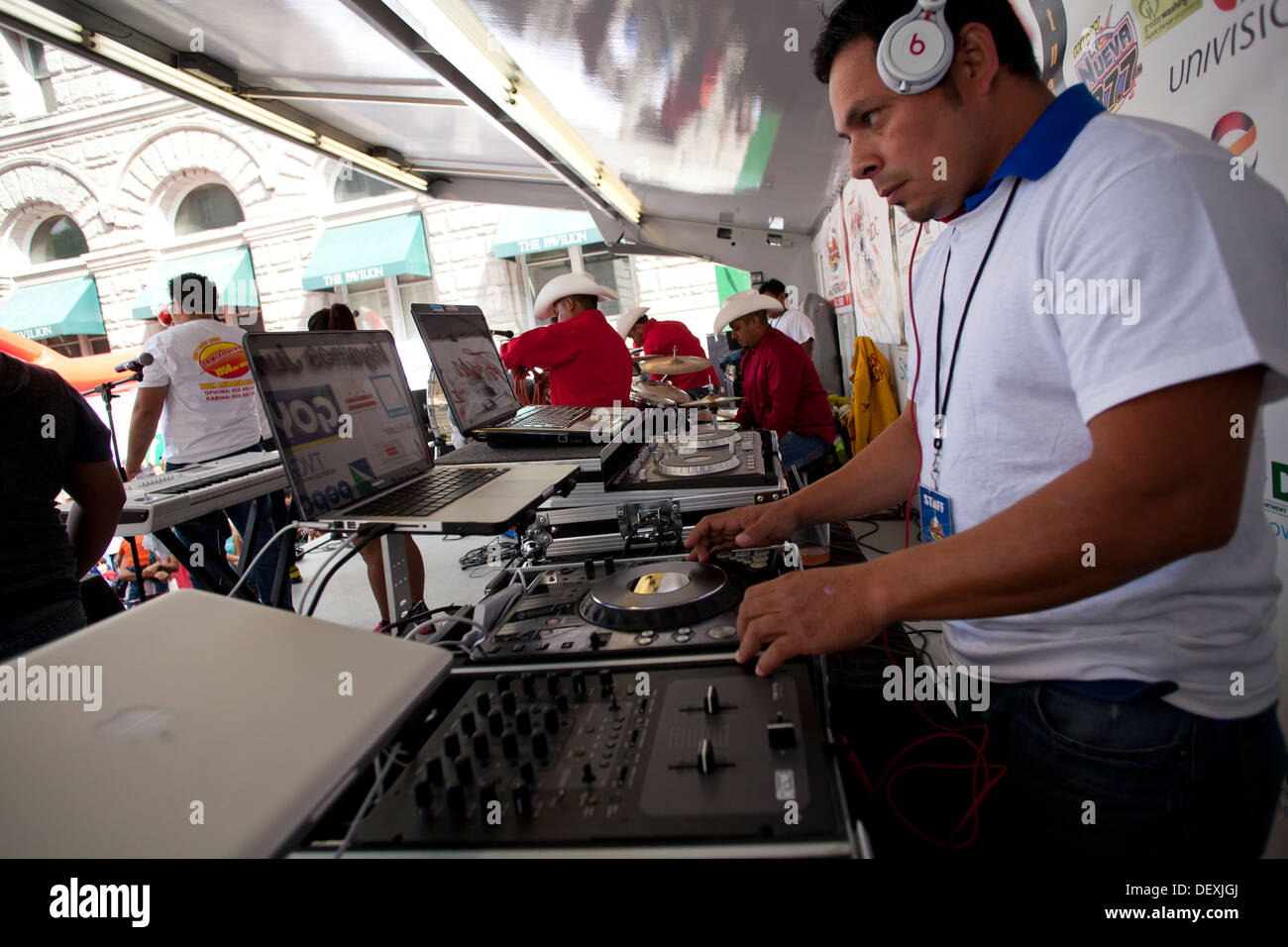 Dj mixers hi-res stock photography and images - Alamy