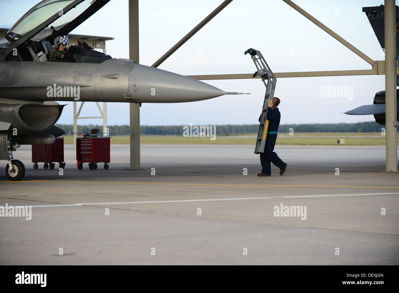 20th aircraft maintenance squadron hi-res stock photography and images ...