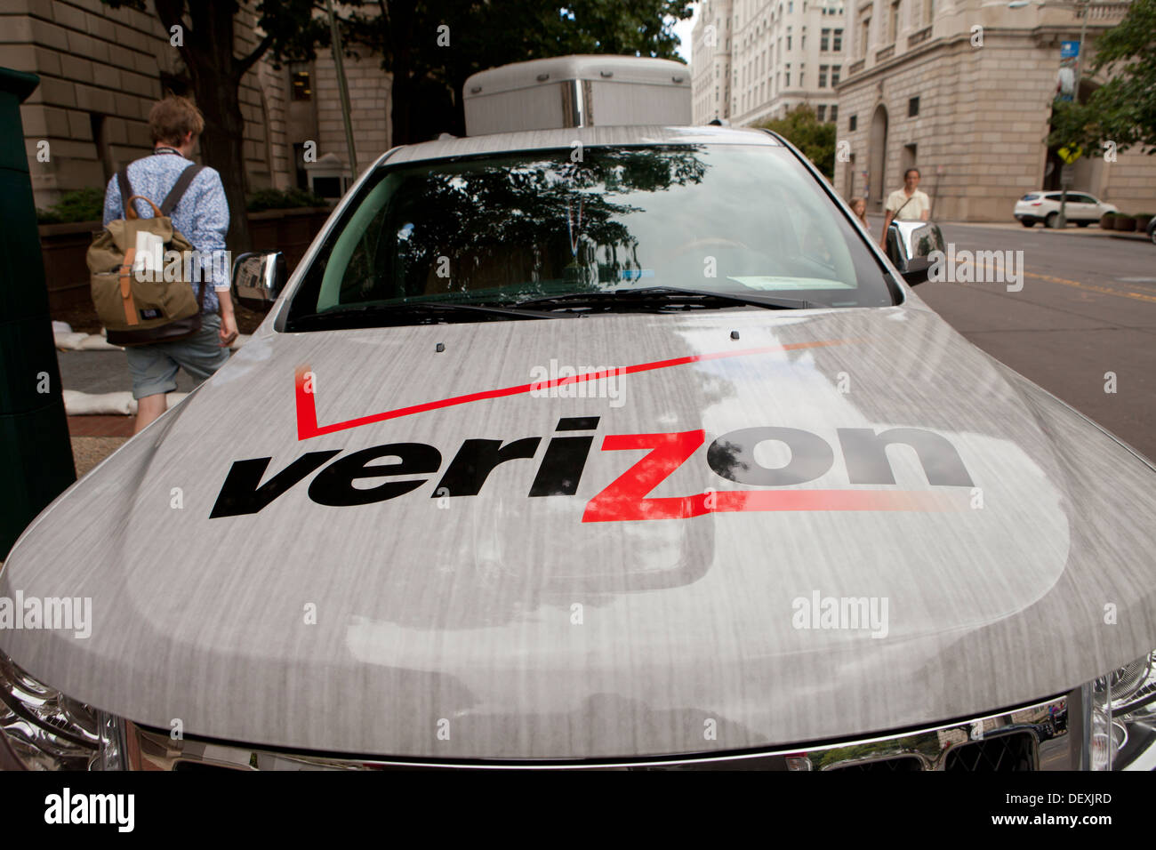 Verizon logo hi-res stock photography and images - Alamy