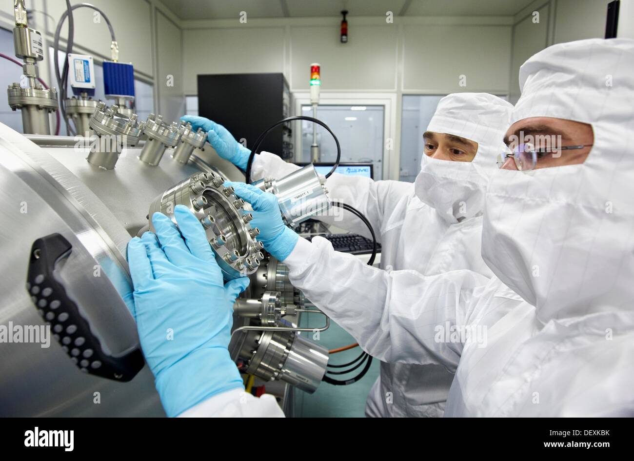 Sputter sputtering hi-res stock photography and images - Alamy