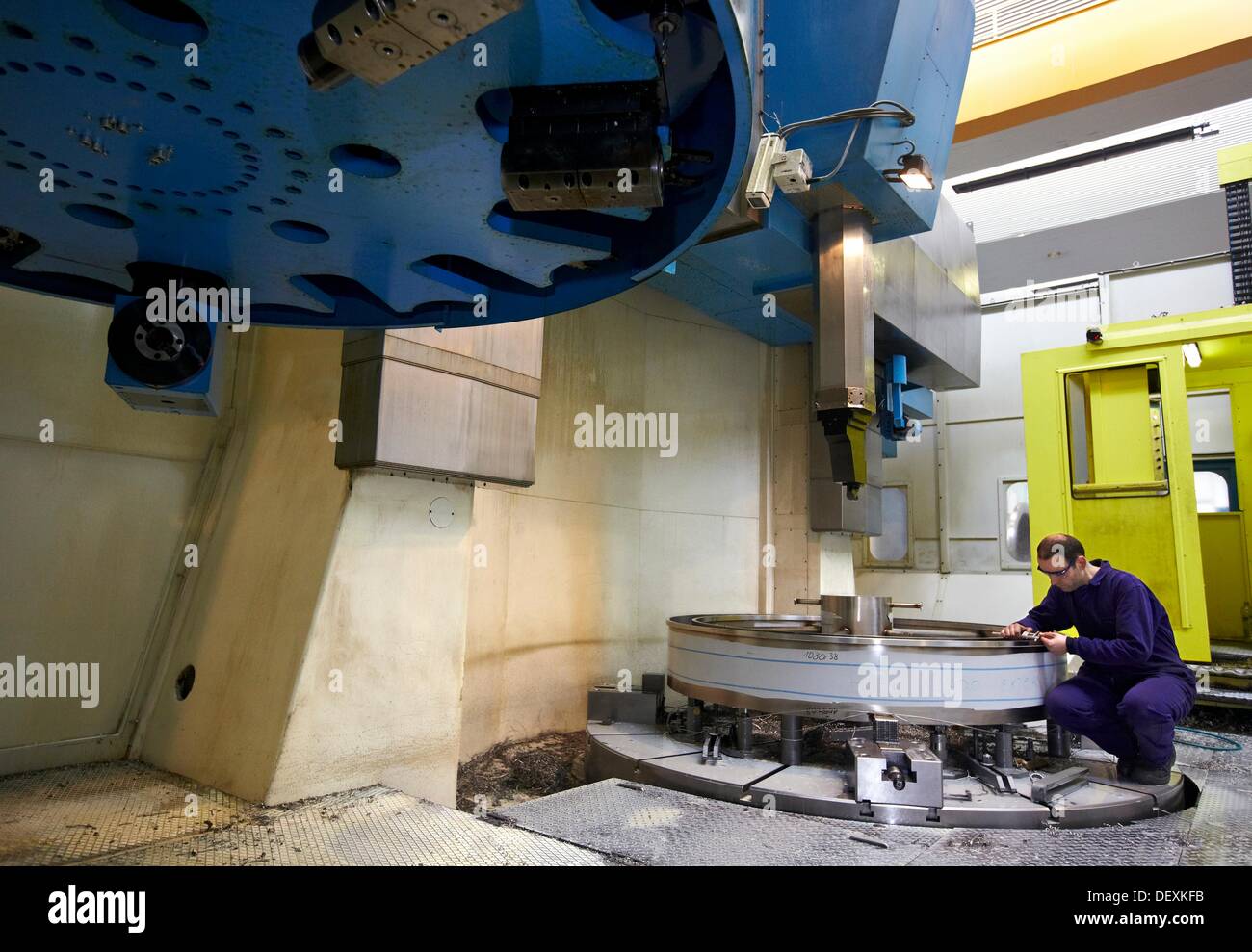 Vertical lathe hi-res stock photography and images - Alamy