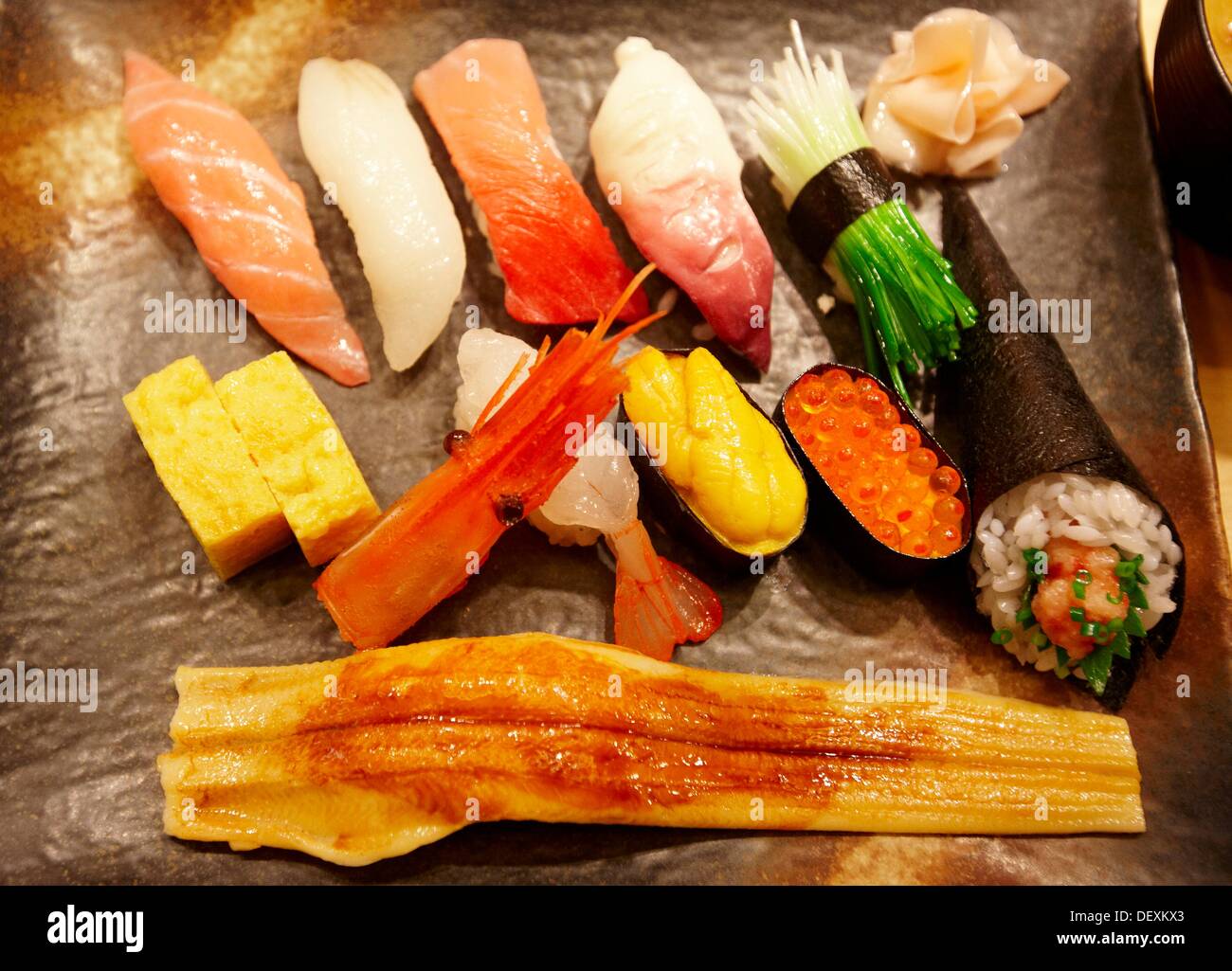 Interior japanese restaurant hi-res stock photography and images - Alamy