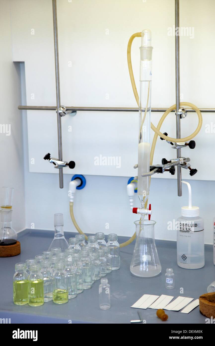 Column chromatography hi-res stock photography and images - Alamy