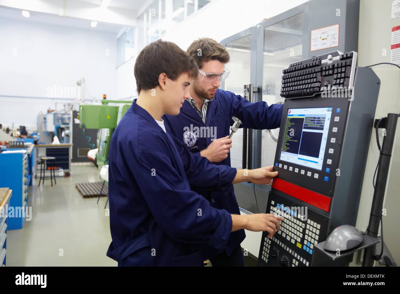University mechanics training hi-res stock photography and images - Alamy