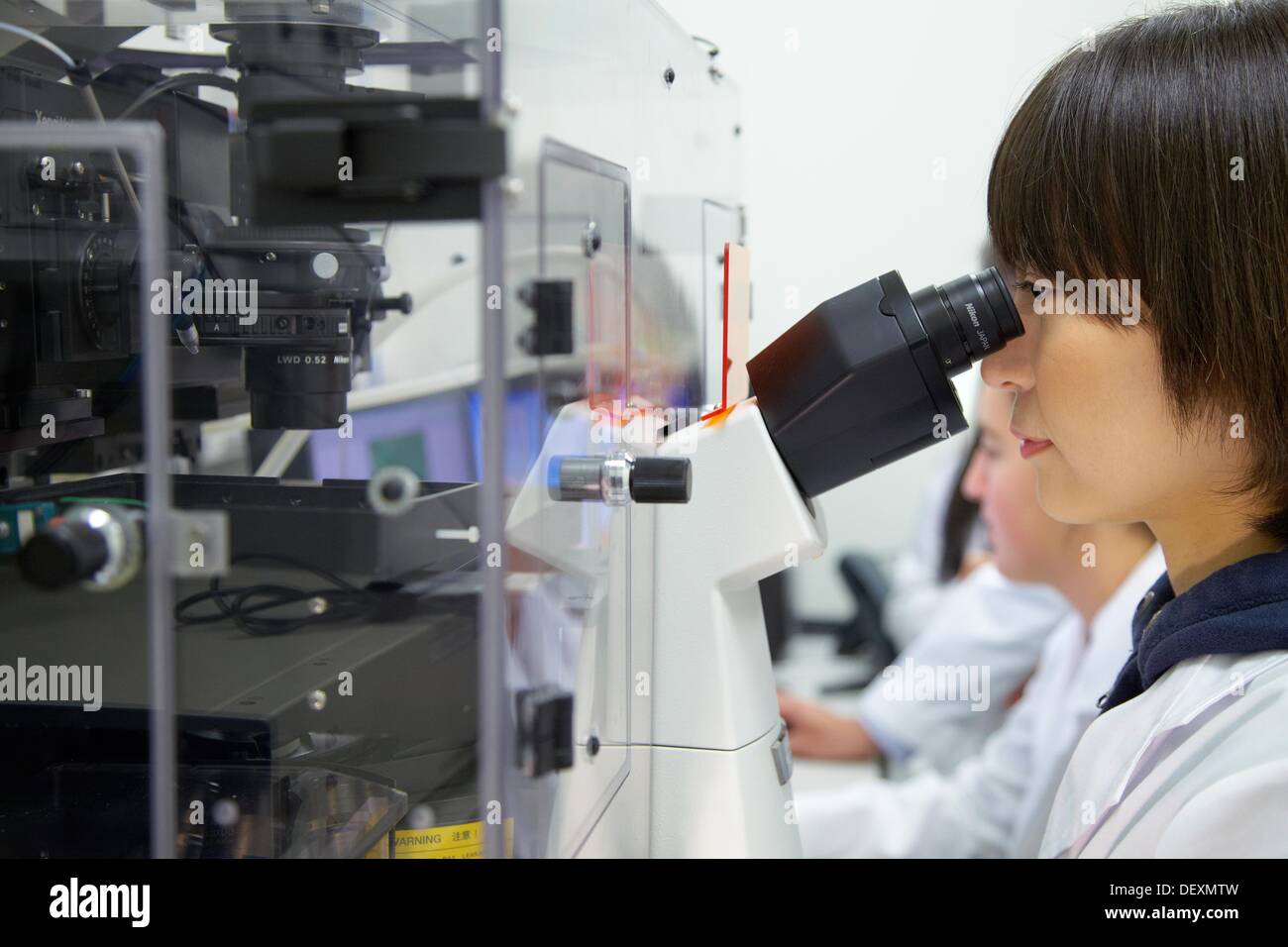 Advanced microscope hi-res stock photography and images - Alamy