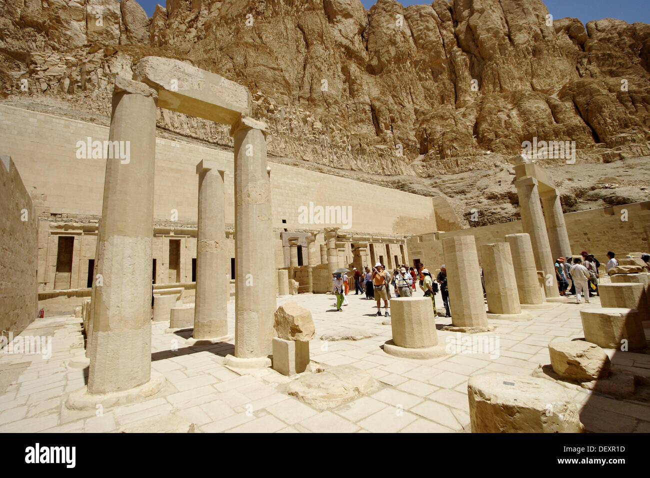 Deir el bahri hi-res stock photography and images - Alamy