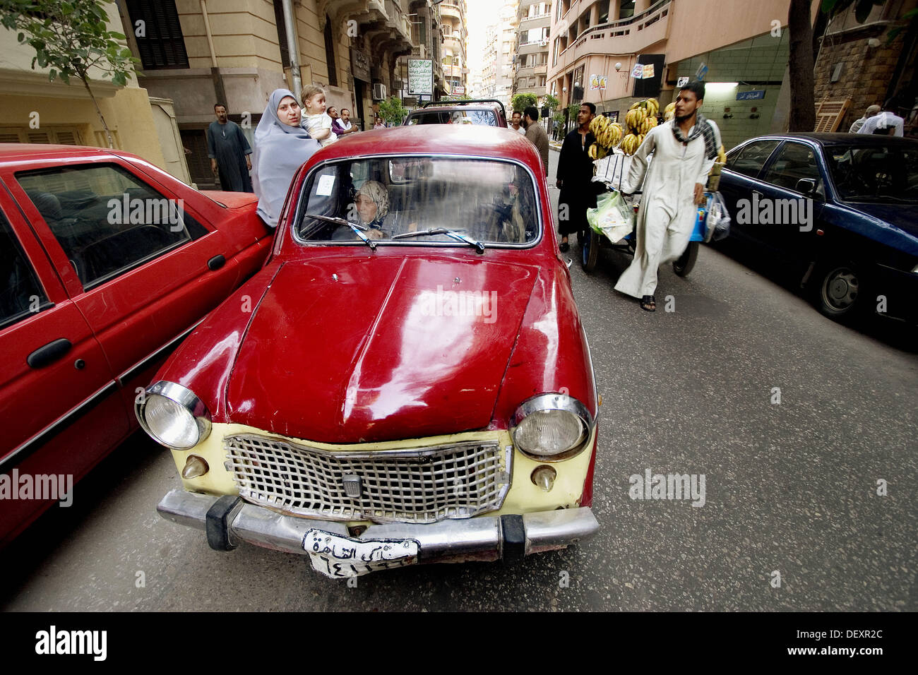 Egypt street people hi-res stock photography and images - Alamy