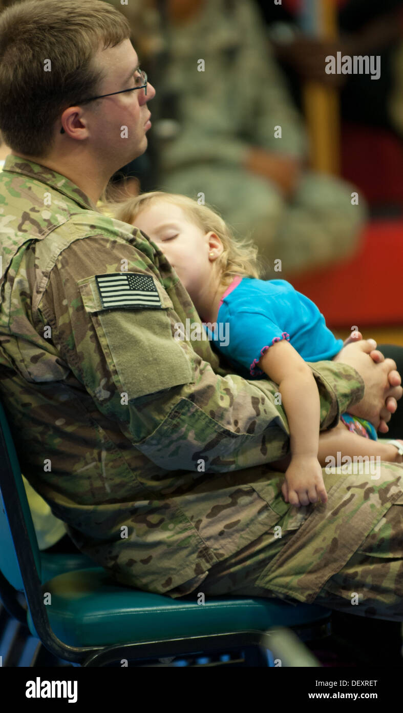 Soldiers goodbye hi-res stock photography and images - Alamy