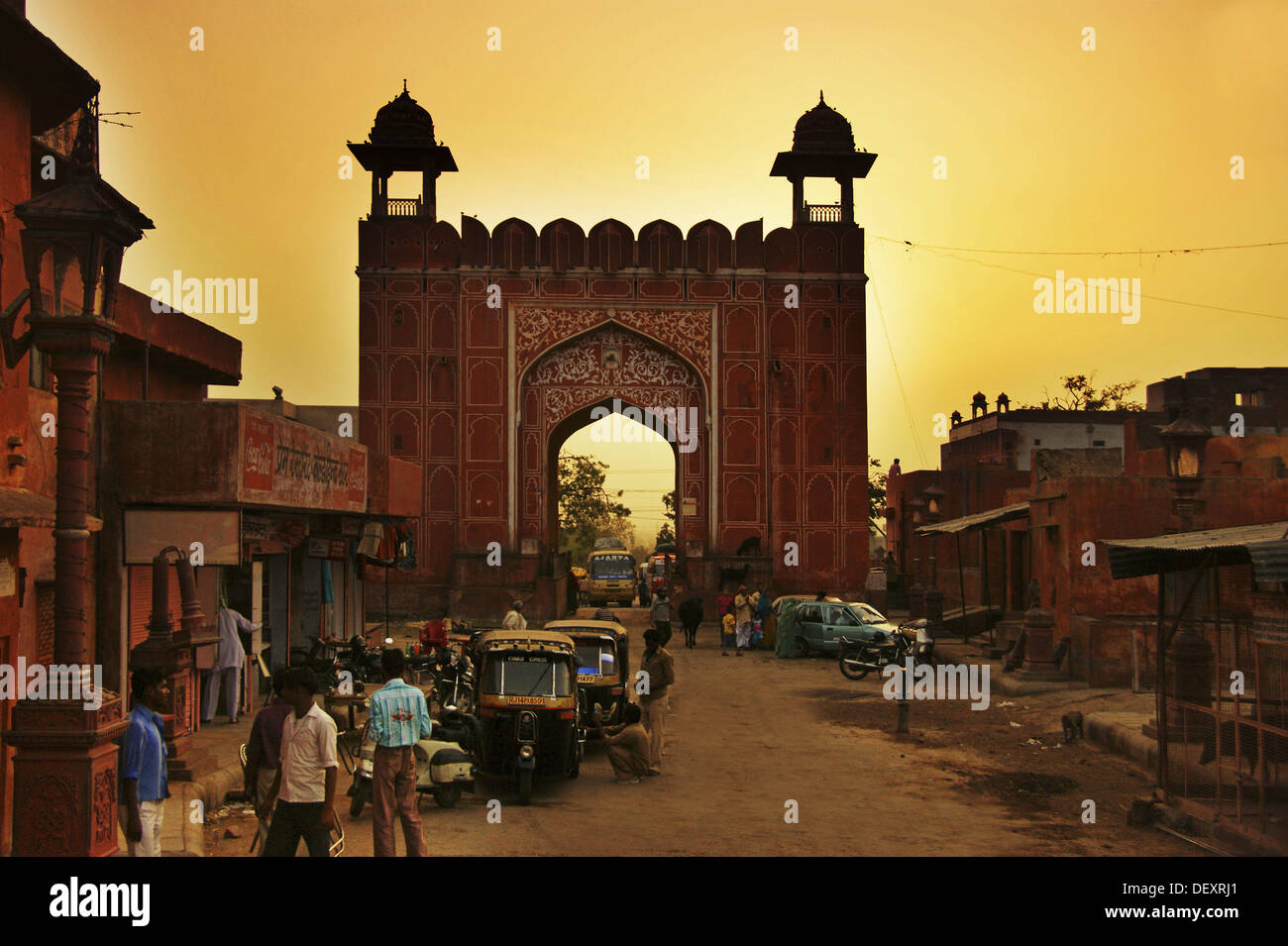 India gate monument hi-res stock photography and images - Alamy