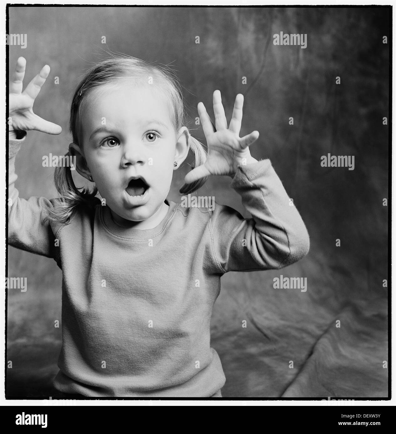 Expression fear children Black and White Stock Photos & Images - Alamy