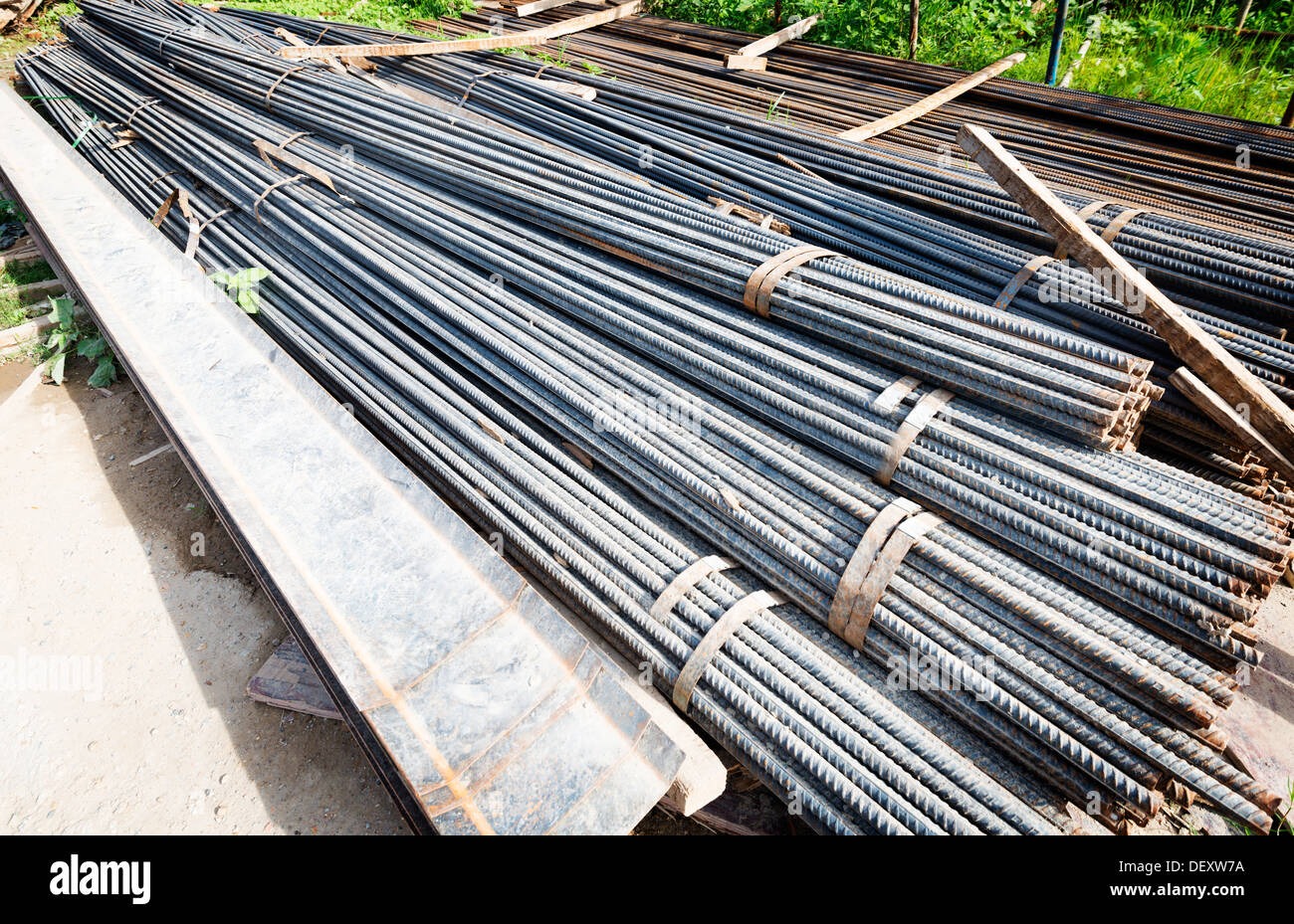 Steel rods or bars used to reinforce concrete Stock Photo - Alamy