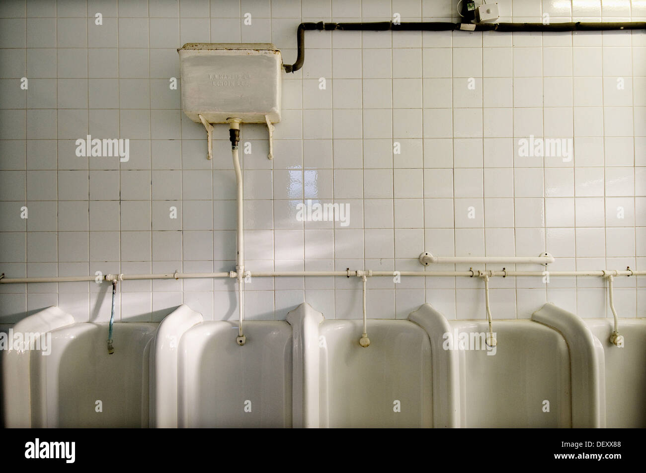 Old fashioned toilet cistern hi-res stock photography and images - Alamy