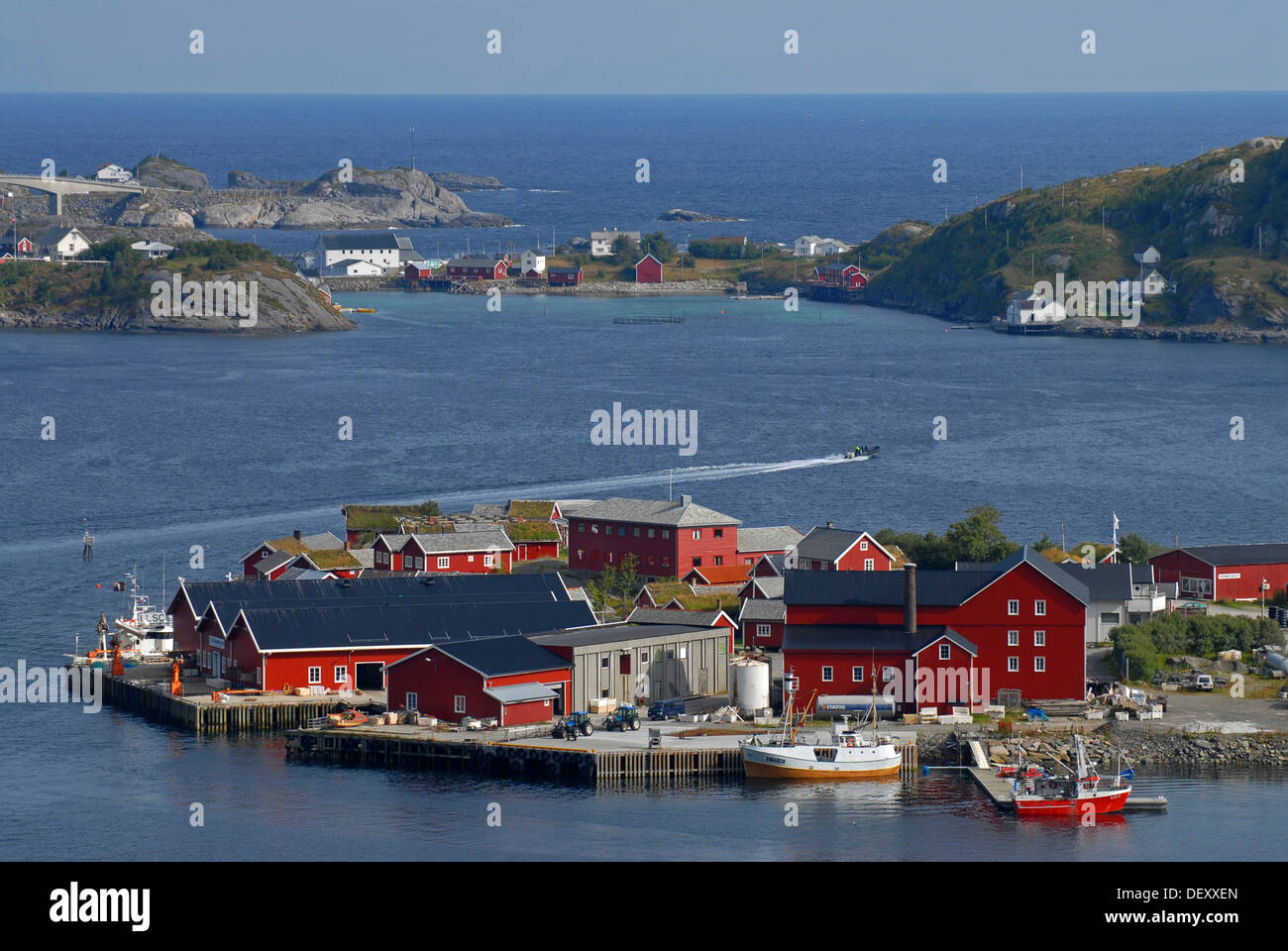 The red houses of Reine on the coast of the Norwegian Sea, island of ...