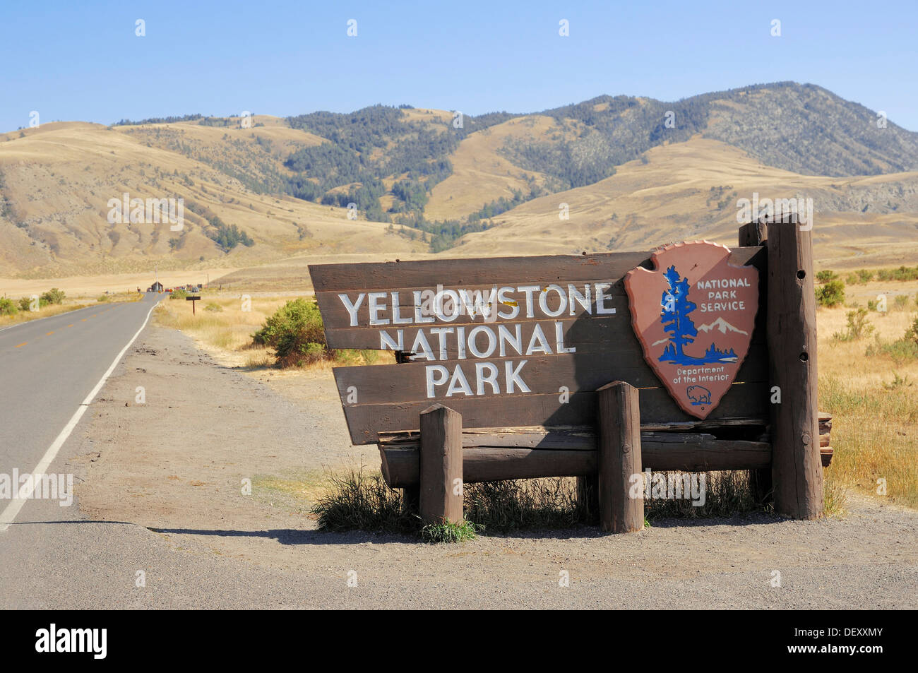 Yellowstone national park sign hi-res stock photography and images - Alamy