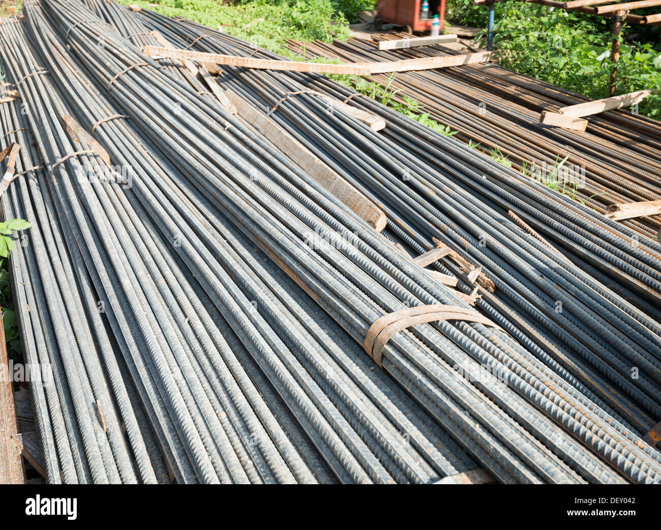 Steel rods or bars used to reinforce concrete Stock Photo - Alamy