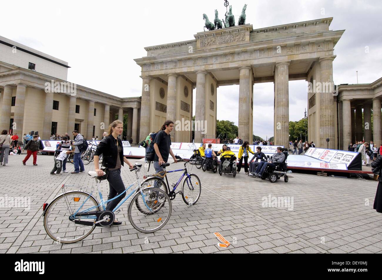 1791 brandenburg gate hi-res stock photography and images - Alamy