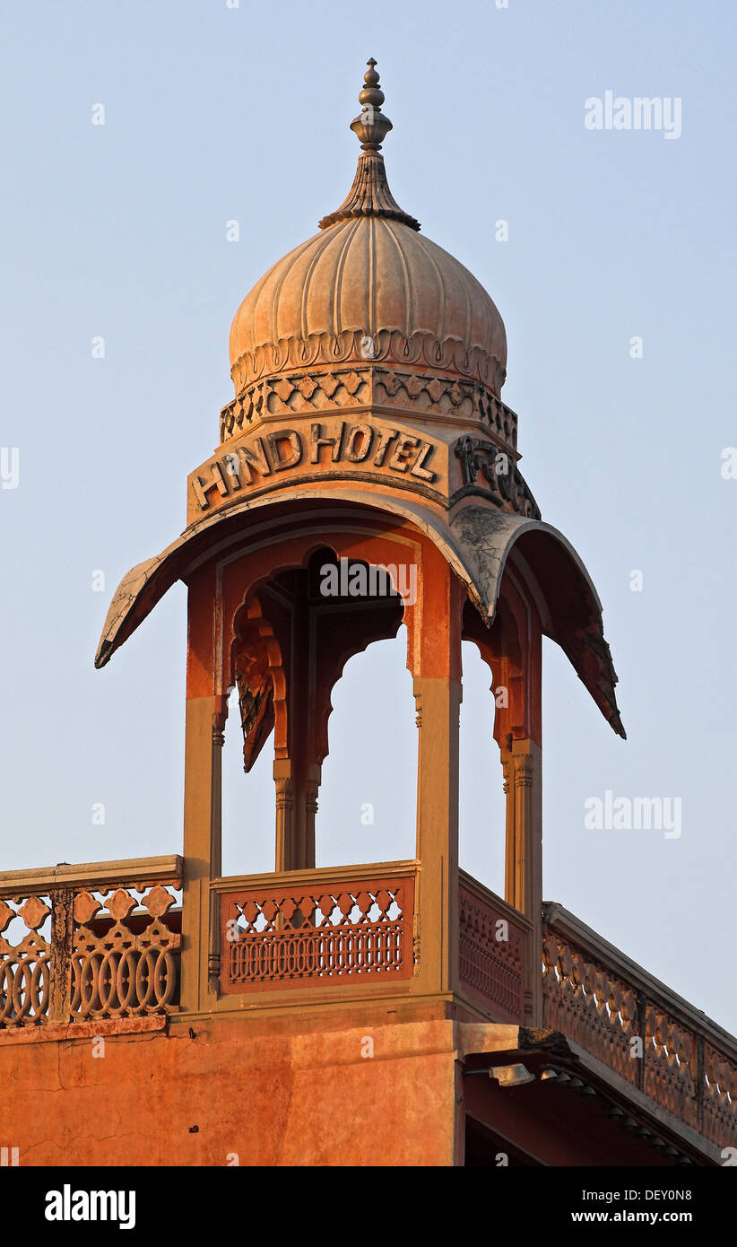 Ornamented parapet hi-res stock photography and images - Alamy
