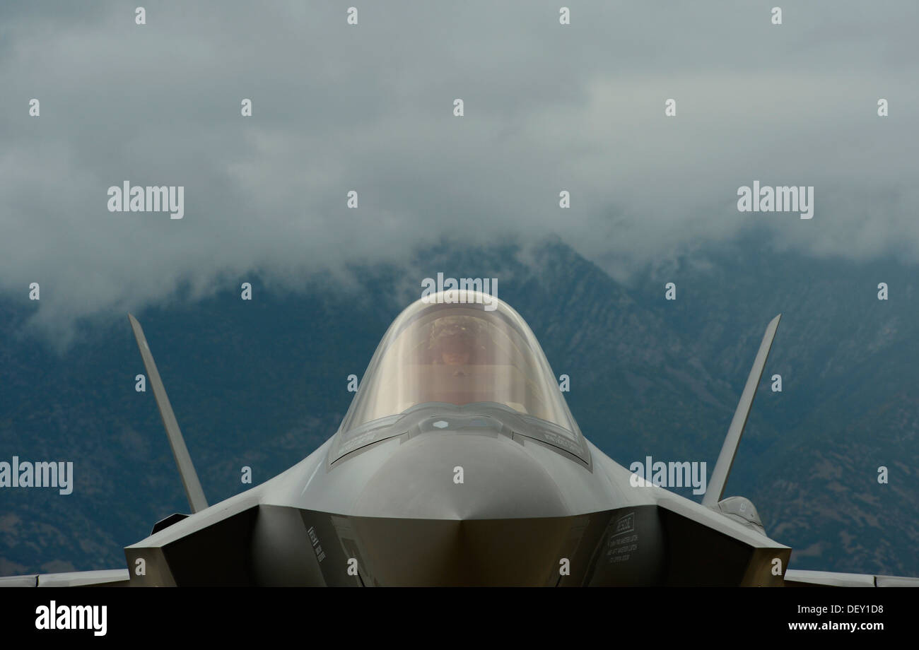 F 35a lightning hill air force base hi-res stock photography and images ...