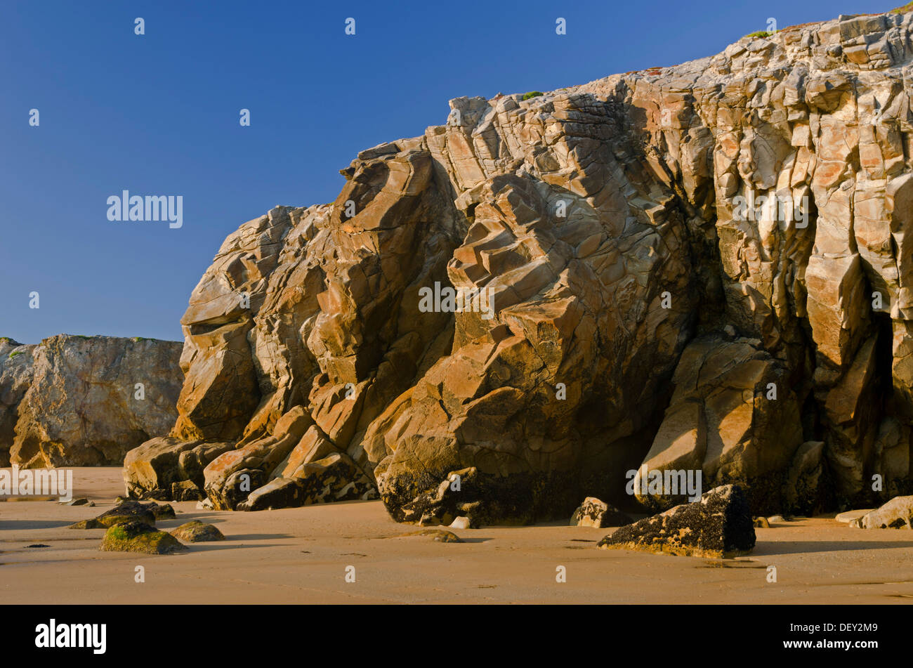 Beaches side line rocks hi-res stock photography and images - Alamy