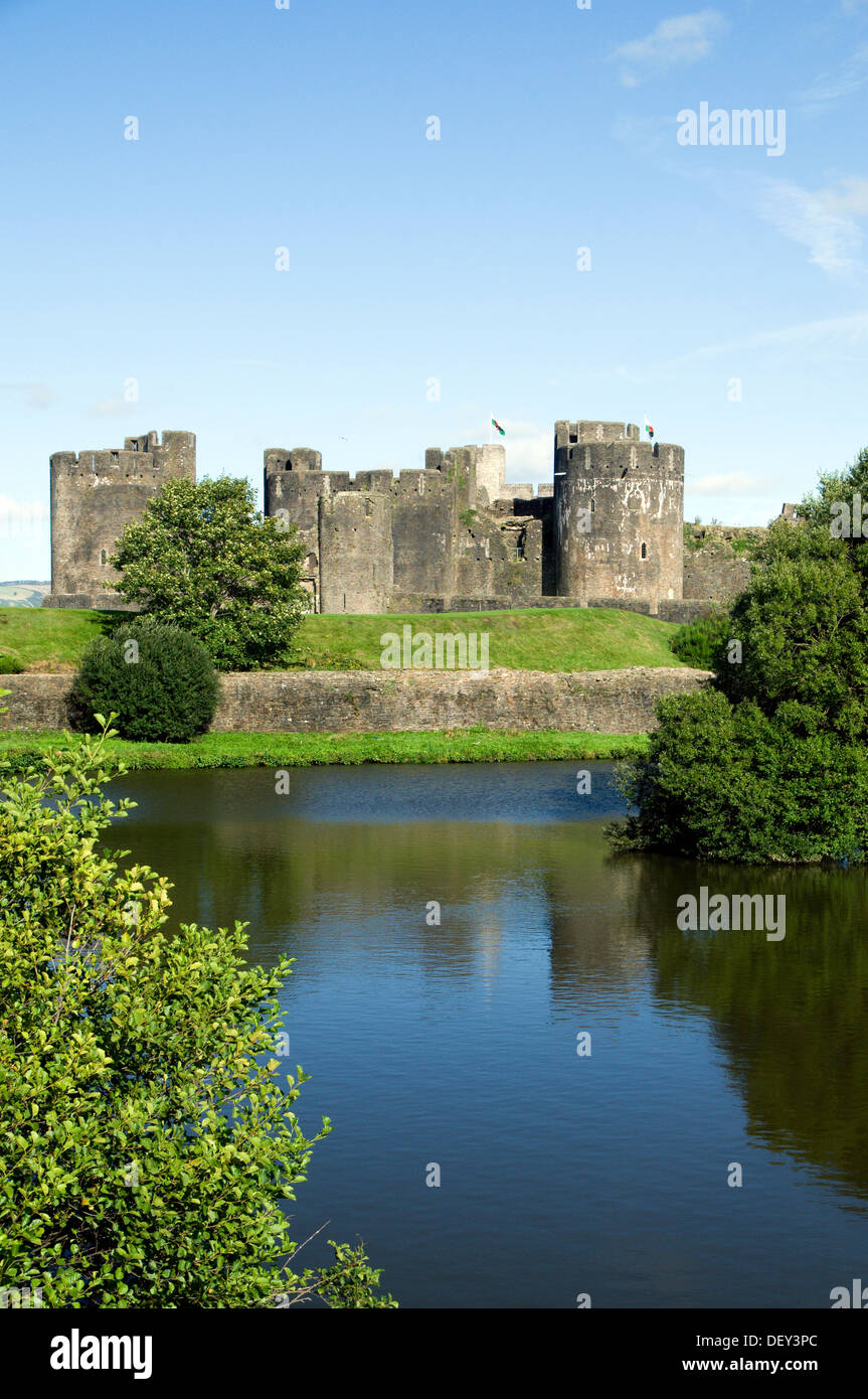 Caerphilly castle hi-res stock photography and images - Alamy