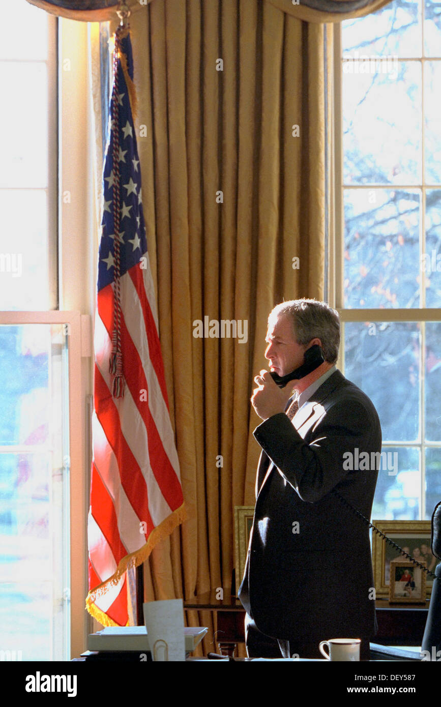President bush phone call hi-res stock photography and images - Alamy