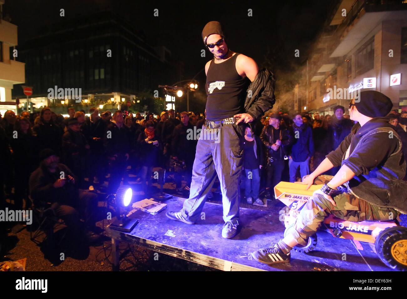 Hamburg, Germany. 24th Sep, 2013. Participants of an 'Autonomist ...