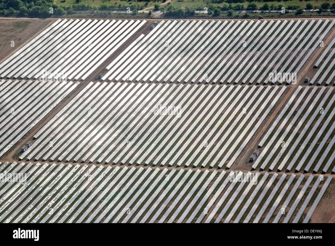 Solar panels field hi-res stock photography and images - Alamy