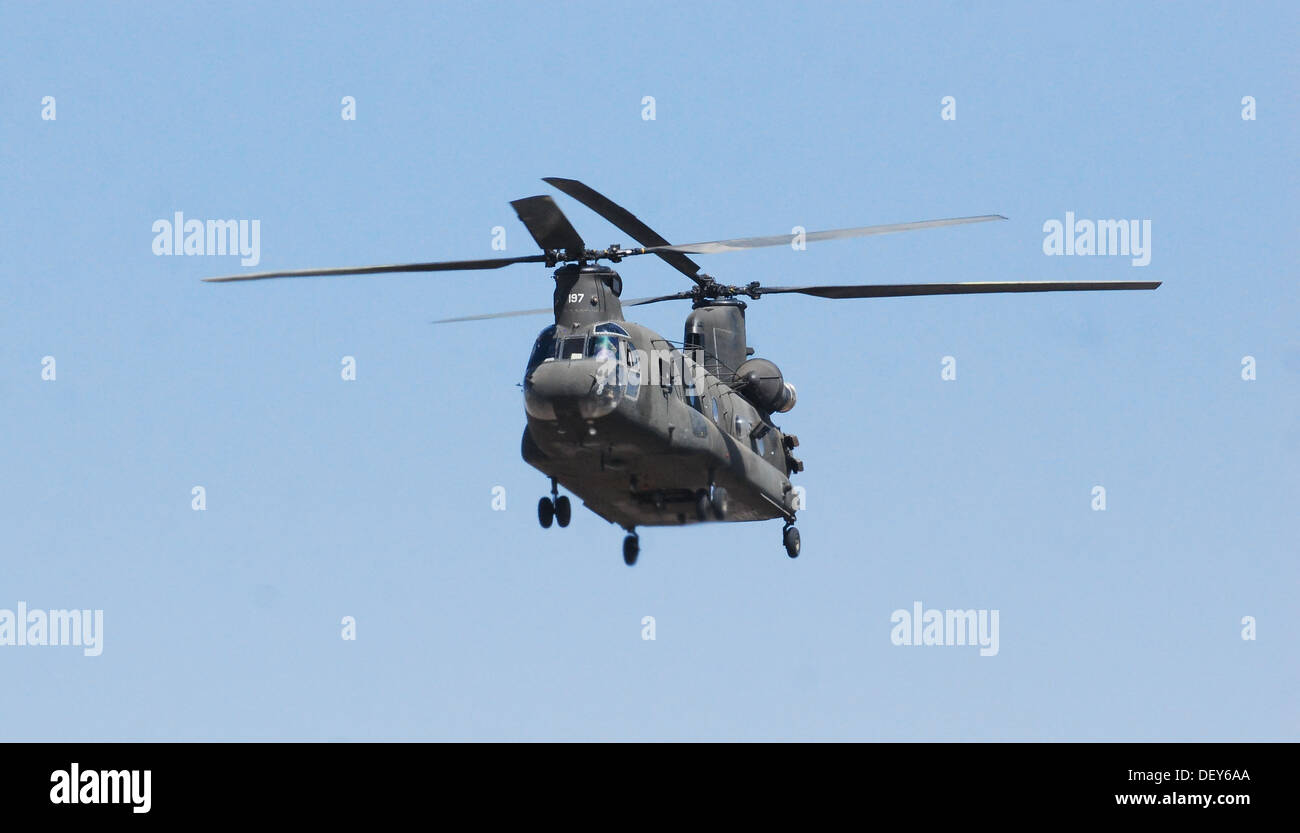 Ch 47 chinook helicopter troops hi-res stock photography and images - Alamy