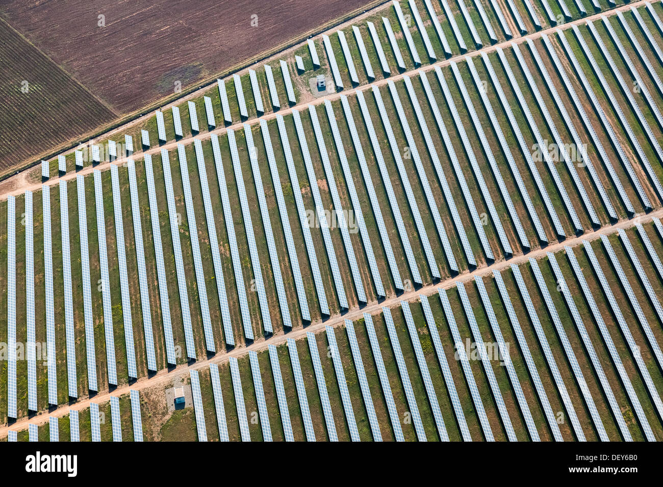 Solar panels field hi-res stock photography and images - Alamy