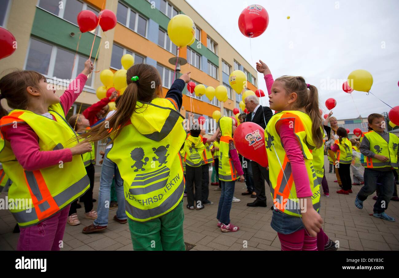 First grade students from the Am Meusser Berg Elementary School wear ...