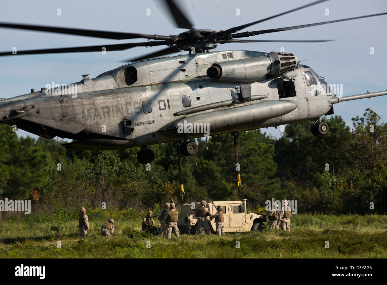 U.S. Marines from Marine Heavy Helicopter Squadron 464 and Combat ...