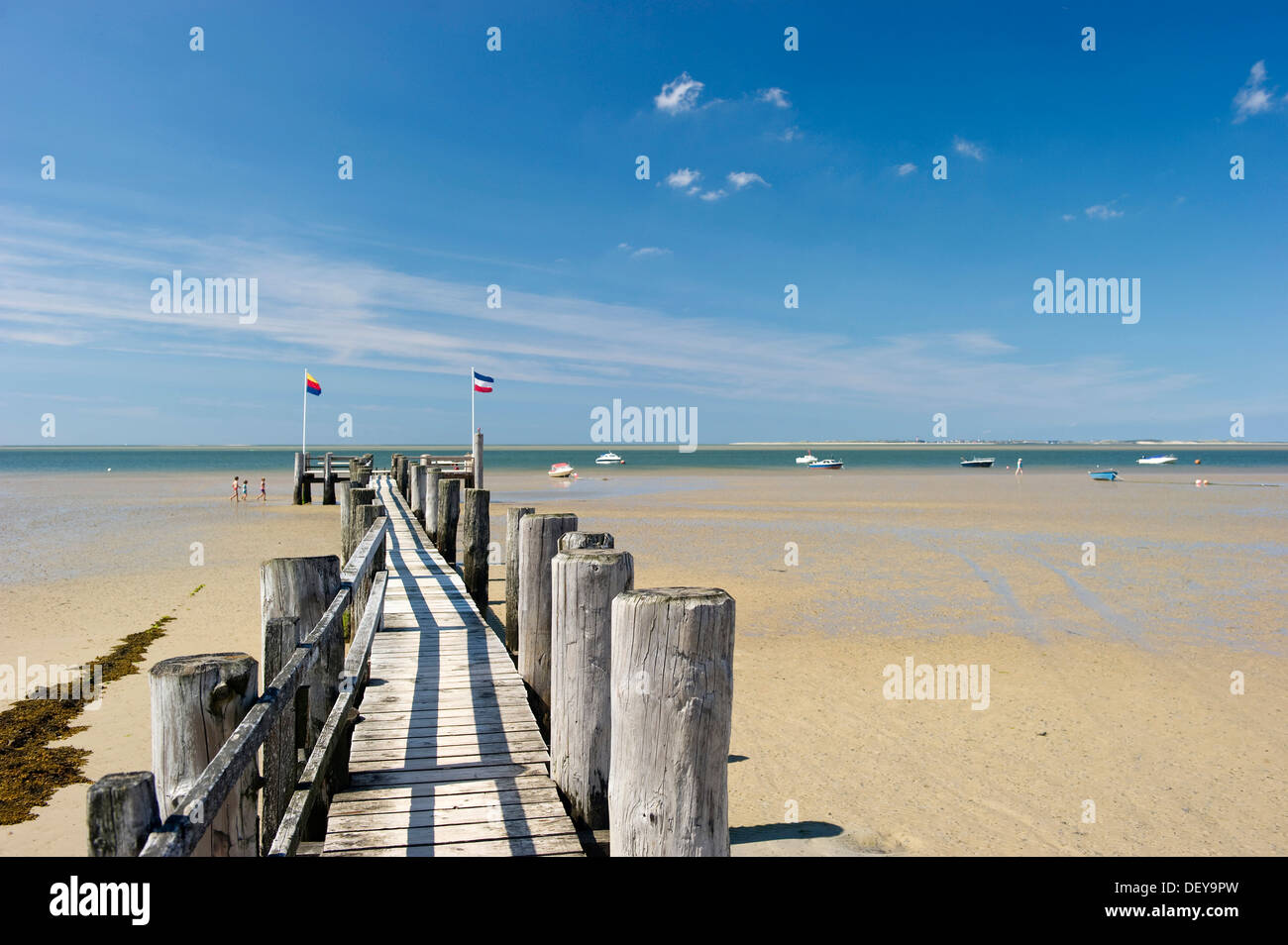 Jetty poles hi-res stock photography and images - Alamy