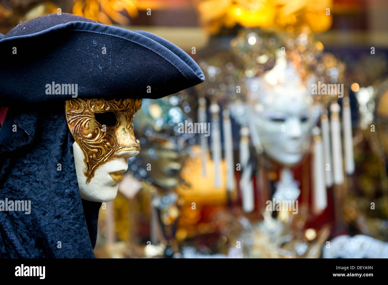 Carnival masks hi-res stock photography and images - Alamy